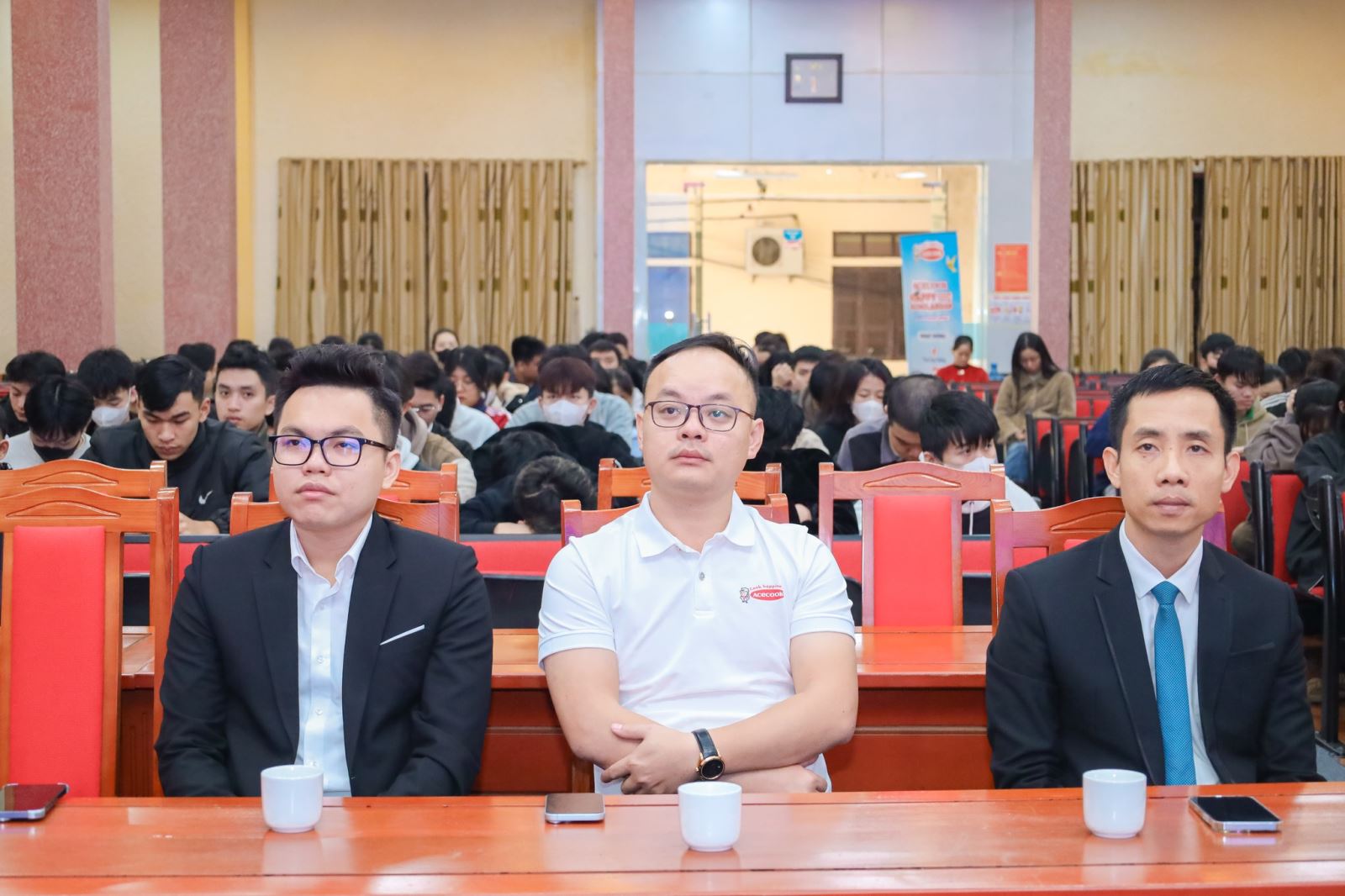 Đại biểu dự chương trình