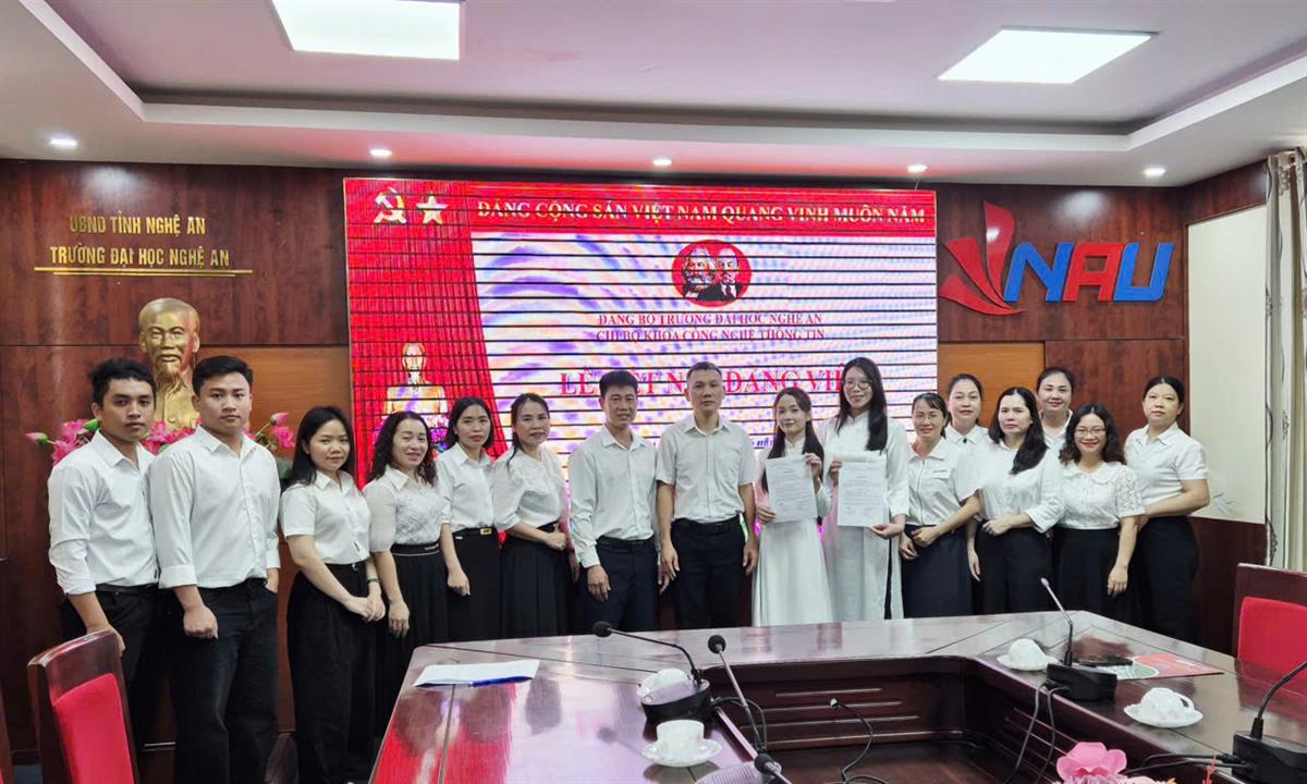 LỄ KẾT NẠP ĐẢNG VIÊN MỚI: DẤU ẤN TRƯỞNG THÀNH CỦA NHỮNG SINH VIÊN ƯU TÚ ...
